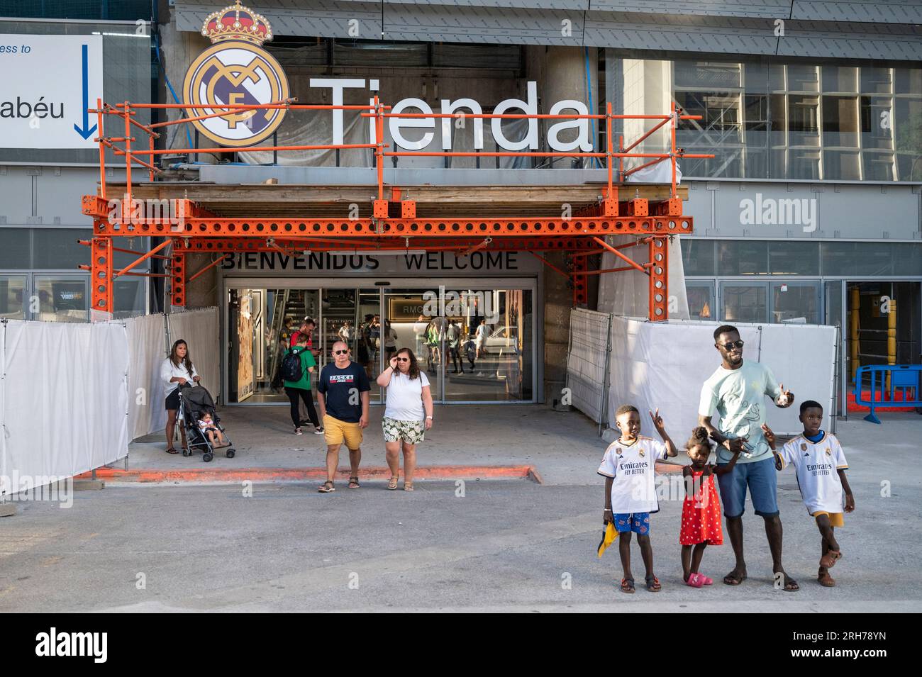 Madrid, Spain. 14th Aug, 2023. Shoppers and fans visit Real Madrid´s ...