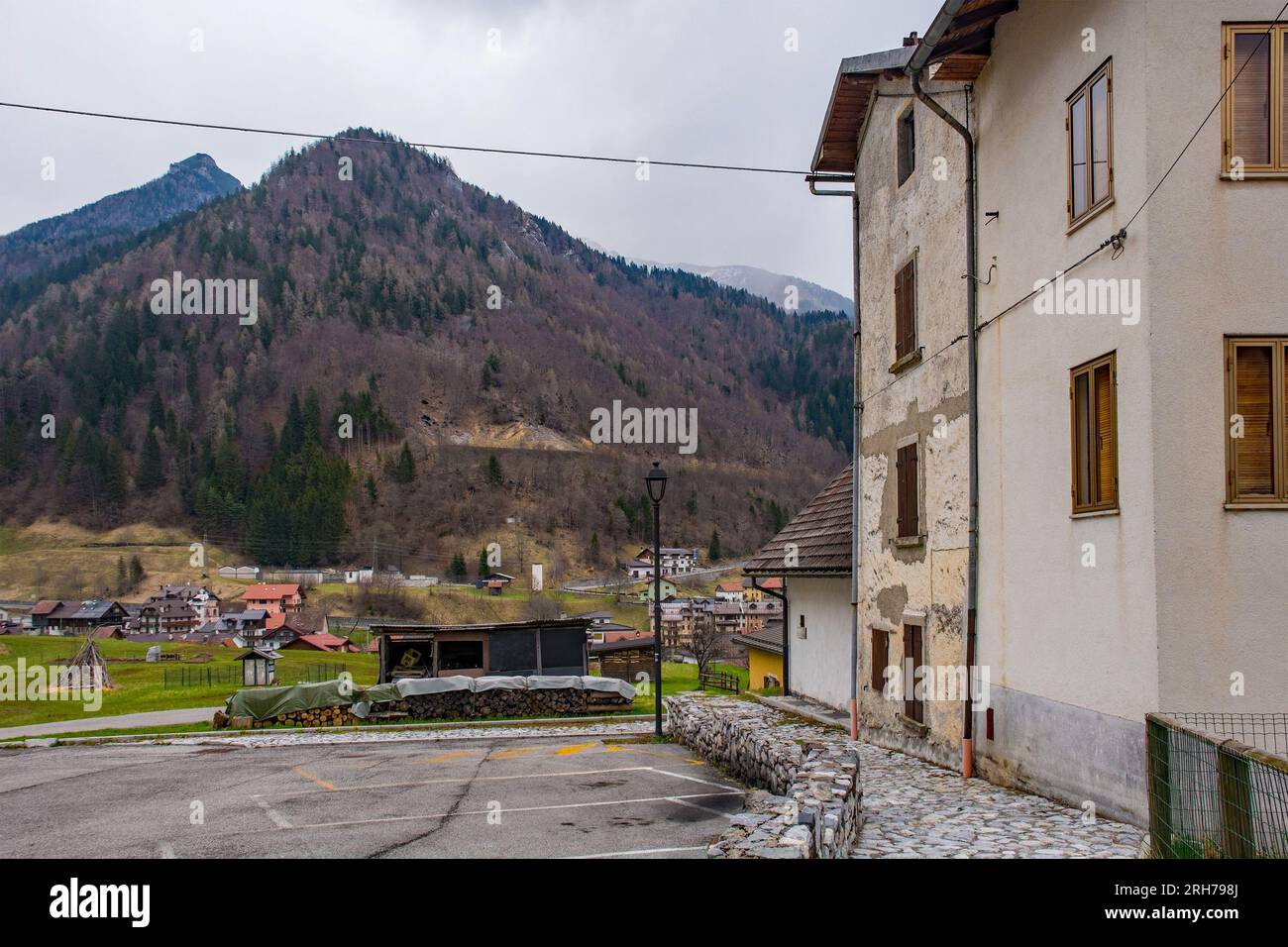 Woodland park apartments hi-res stock photography and images - Alamy