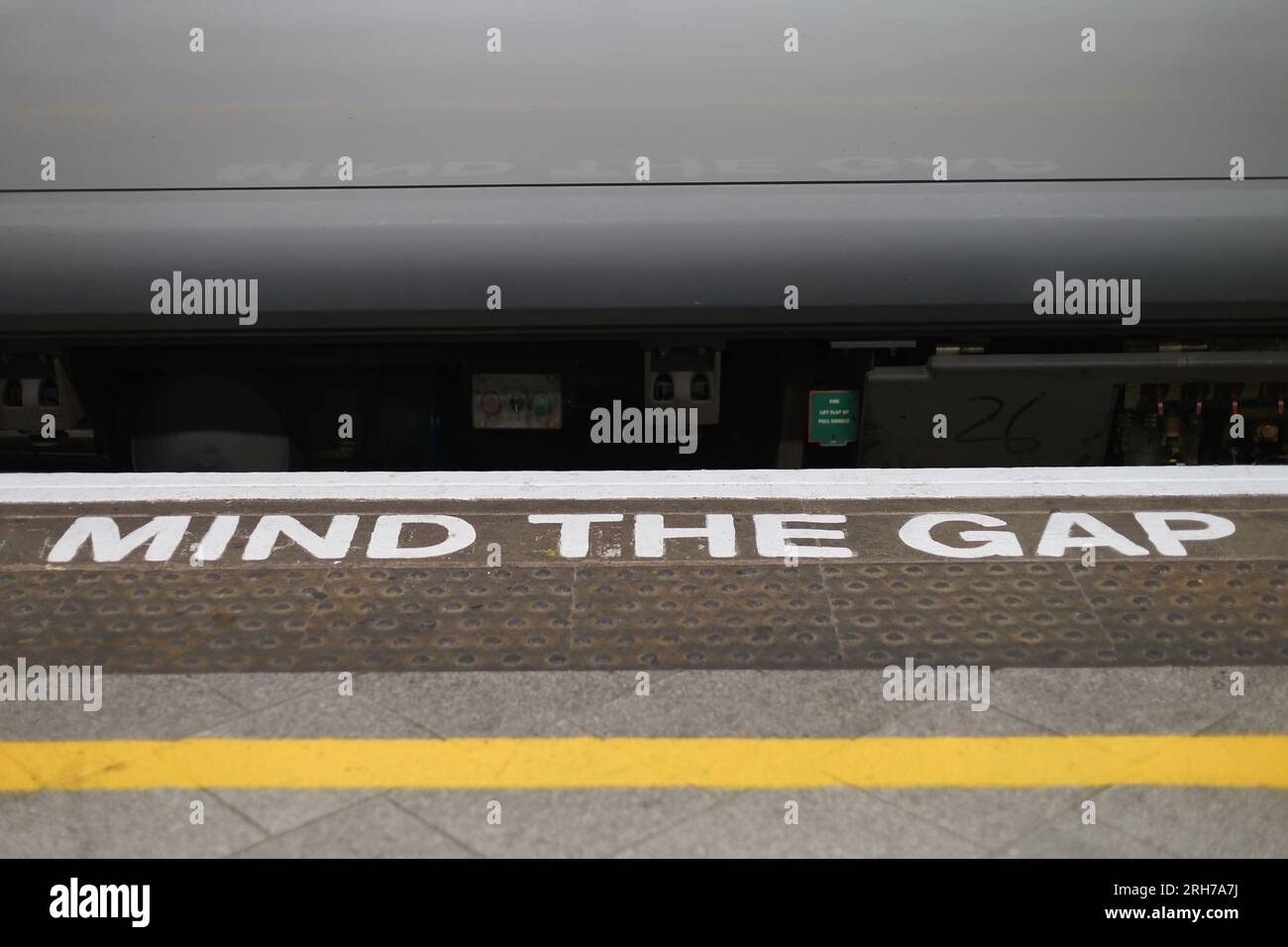Mind the gap illustration hi-res stock photography and images - Alamy