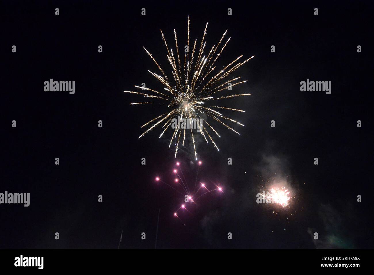 Peshawar, Peshawar, Pakistan. 14th Aug, 2023. Fireworks light the sky ...