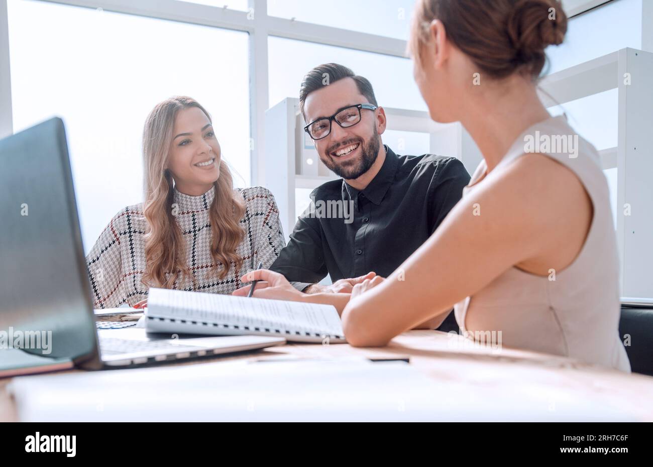 Explaining manage hi-res stock photography and images - Alamy