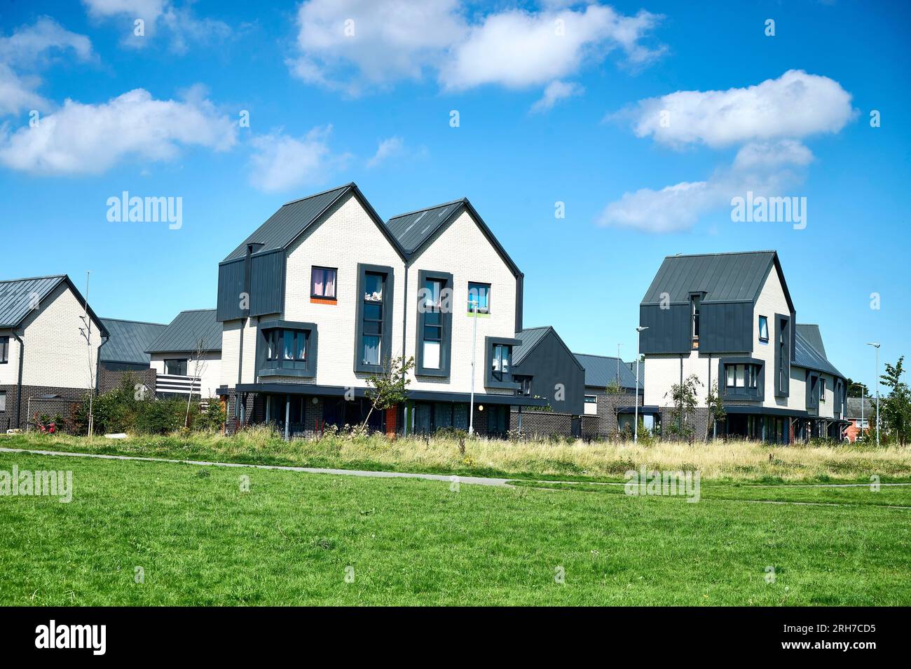 Contemporary housing development in Layton,Blackpool Stock Photo - Alamy