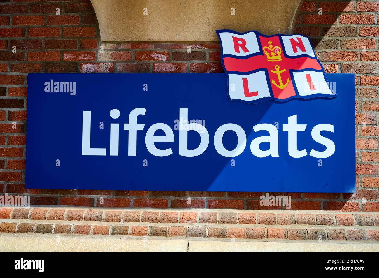 Emergency lifeboats hi-res stock photography and images - Alamy
