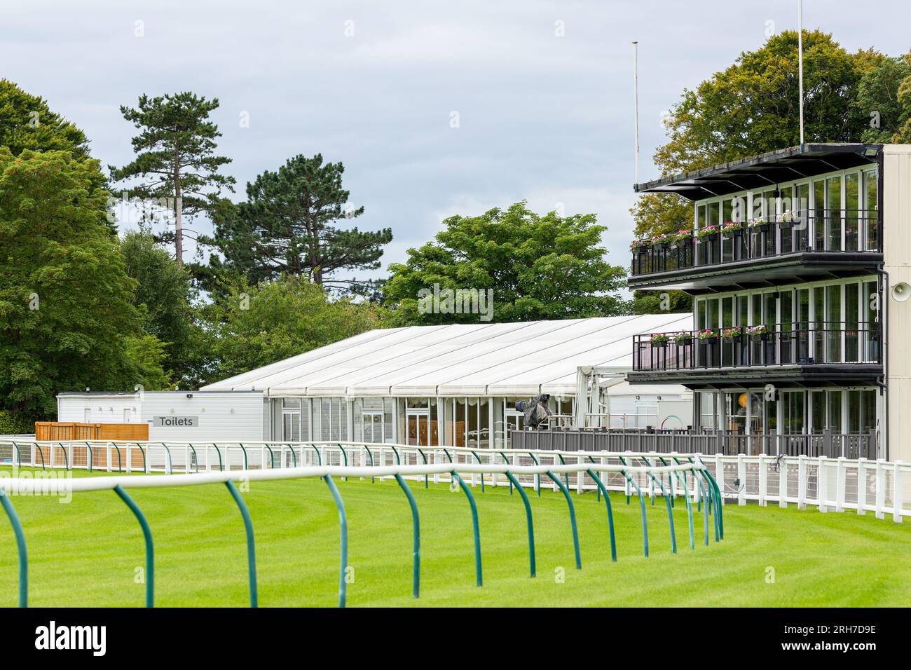Racecourse stadium hi-res stock photography and images - Alamy