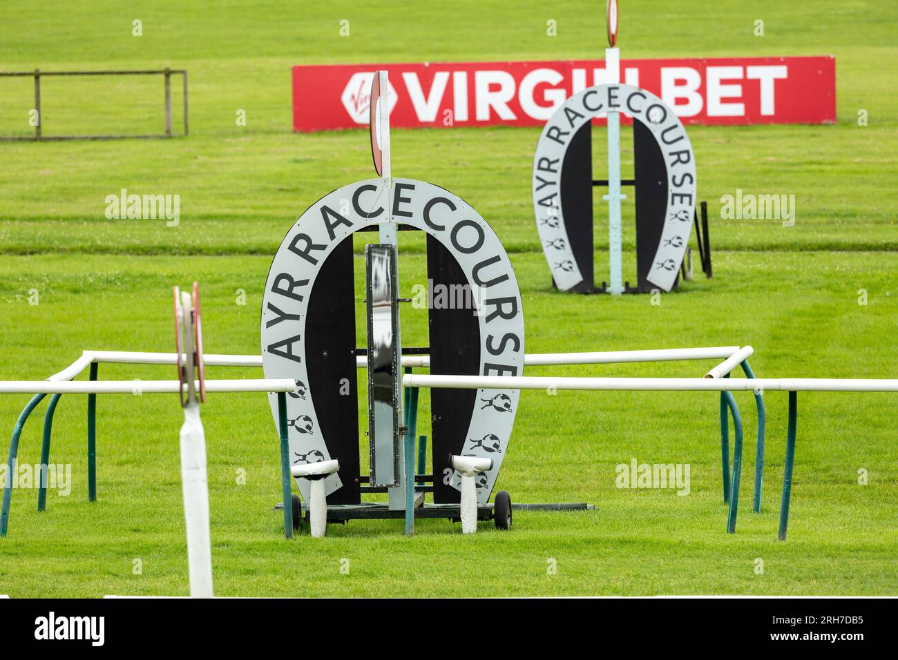 Horse race track finish hi-res stock photography and images - Alamy