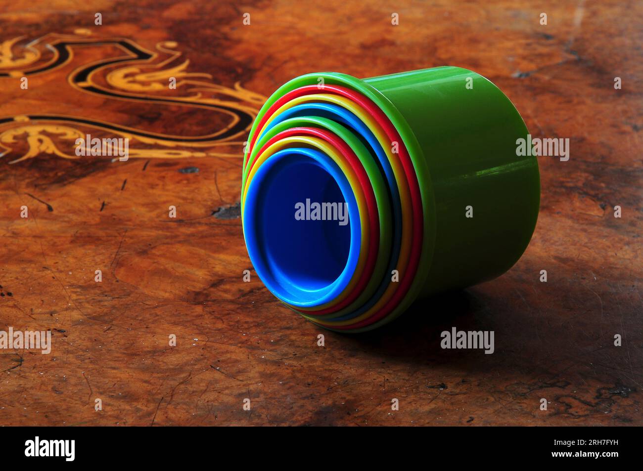 Stacking beakers hi-res stock photography and images - Alamy