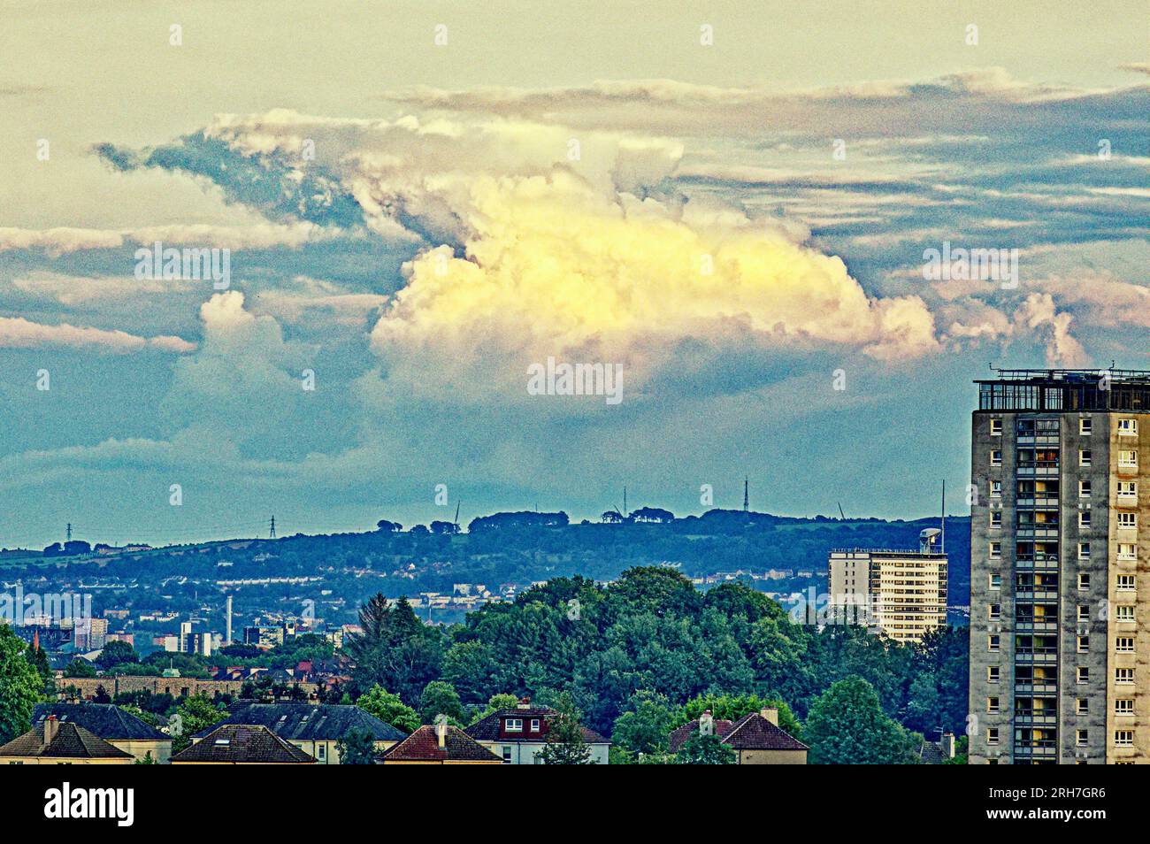 Glasgow, Scotland, UK. 14th August, 2023. UK Weather: Sunny in the city ...