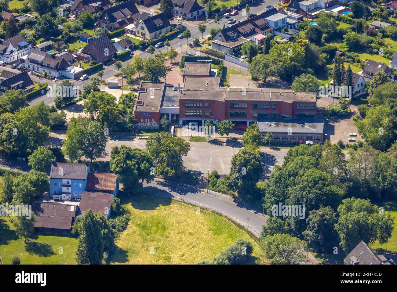 Aerial view, community elementary school, Gerschede, Essen, Ruhr area ...