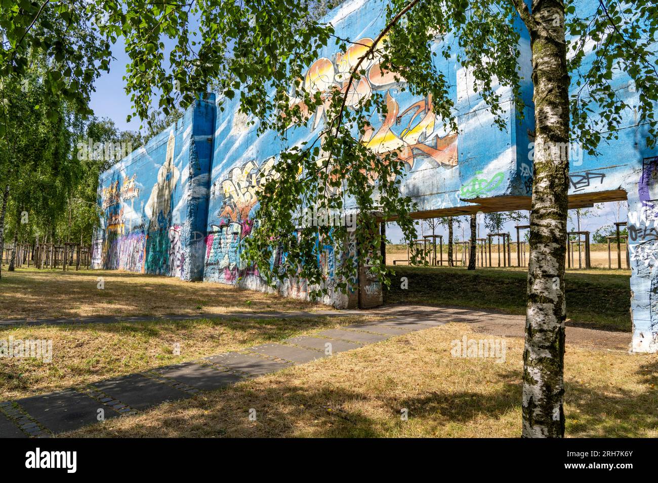 The Rheinpark in Duisburg-Hochfeld, on the Rhine, for over 150 years ...