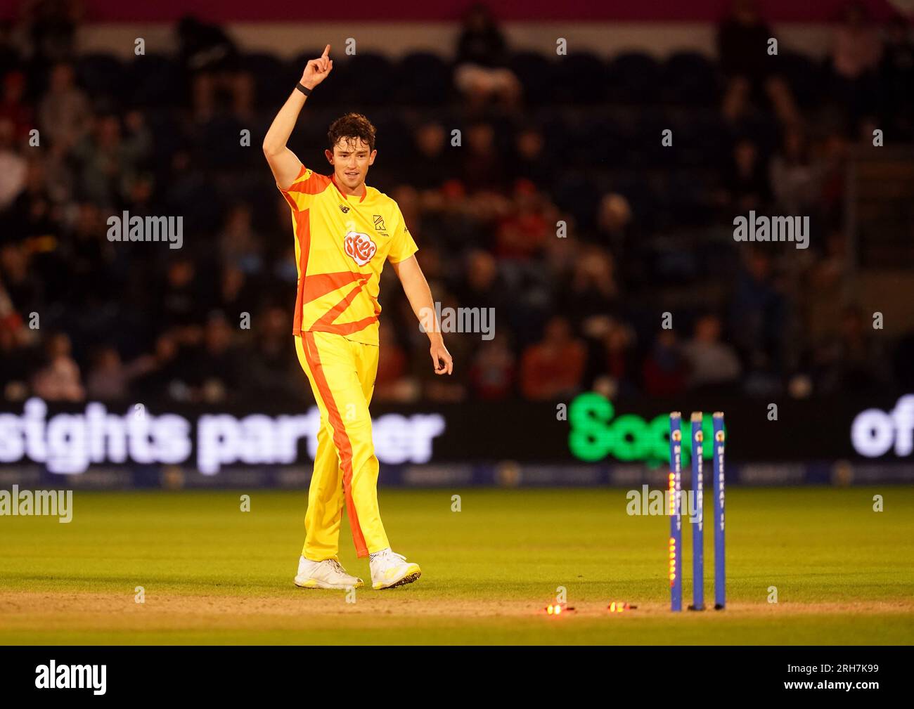 John turner cricket hi-res stock photography and images - Alamy