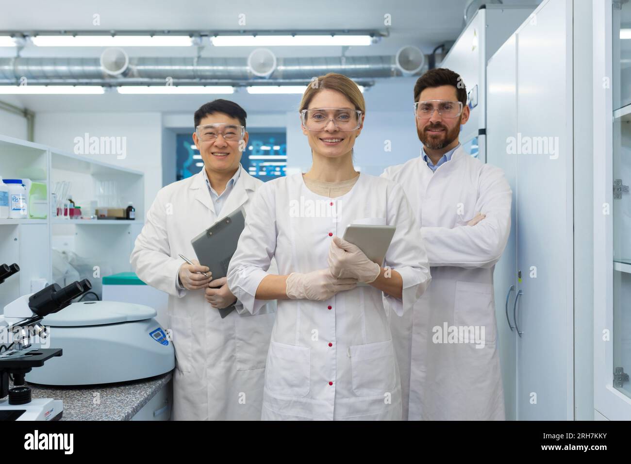 Scientists research staff in pharmaceutical hi-res stock photography ...