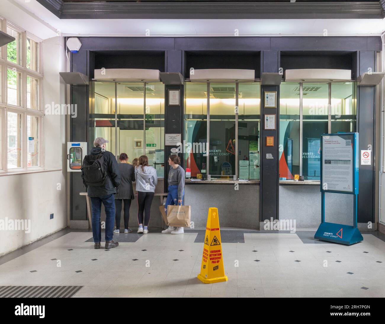 Ticket queue hi-res stock photography and images - Alamy