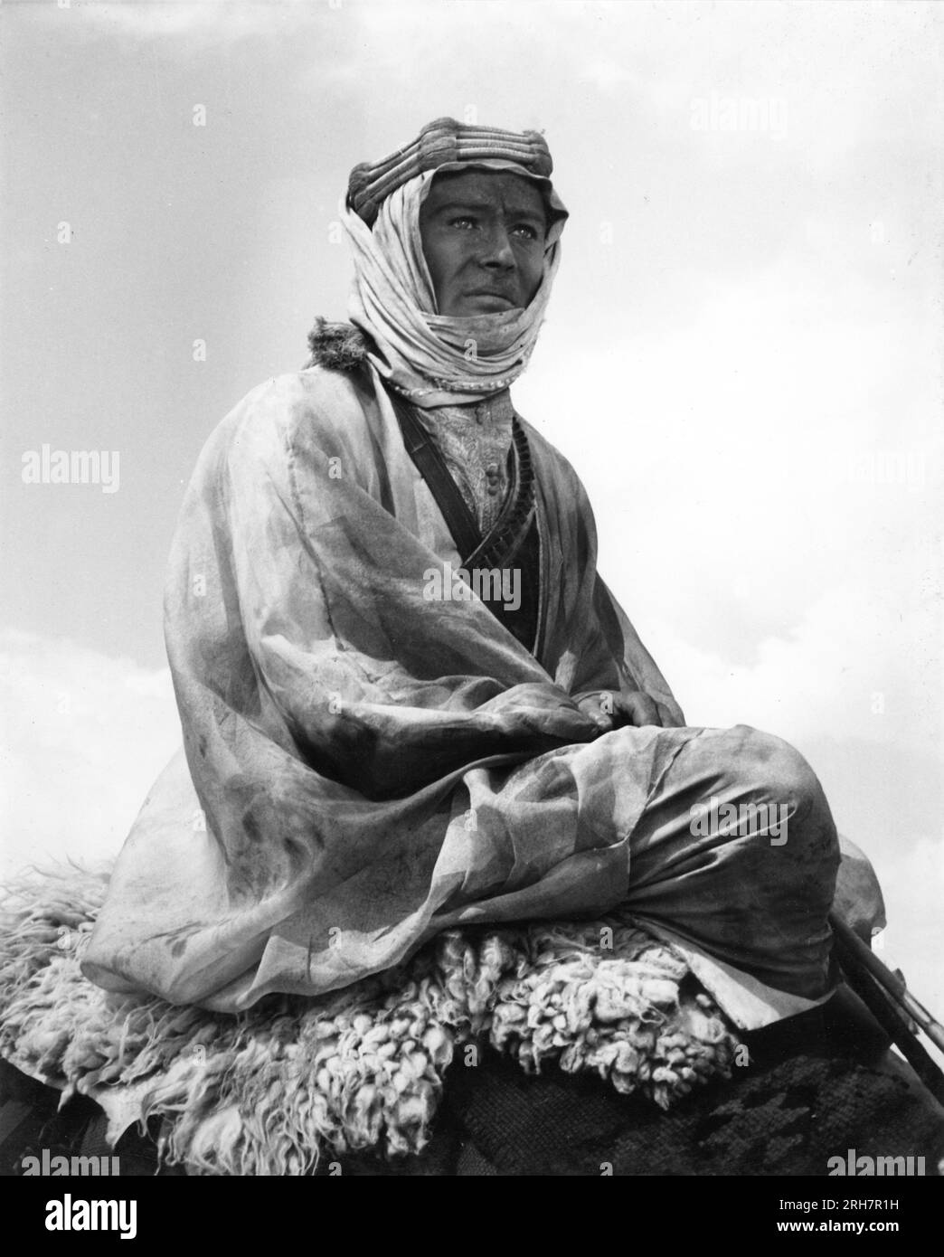 PETER O'TOOLE as T.E. Lawrence in LAWRENCE OF ARABIA 1962 director ...
