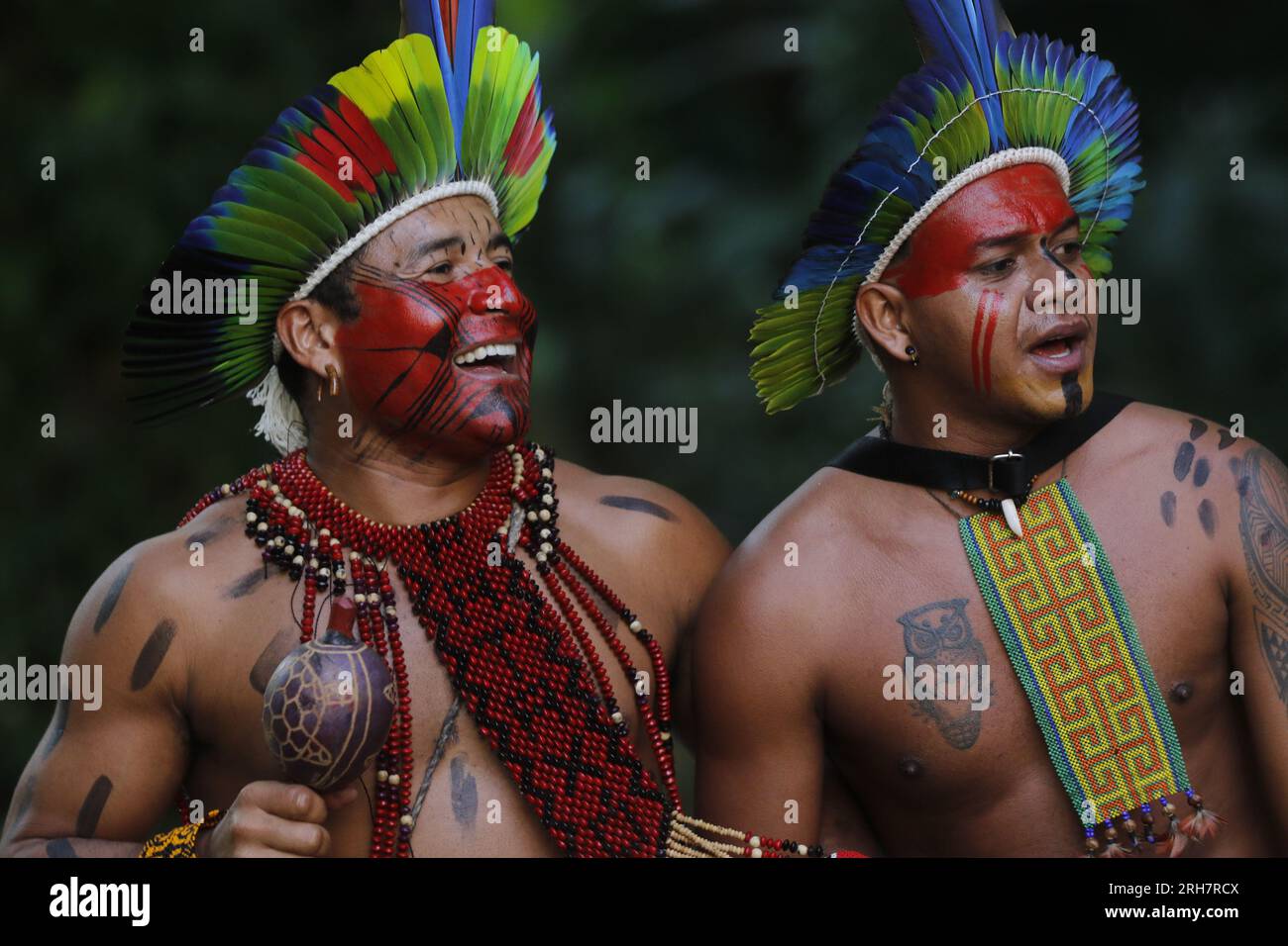 Brazilian indigenous men of Pataxó ethnic group celebrate International ...