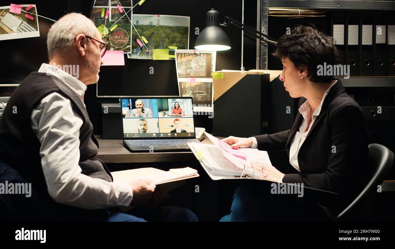 Detective police meeting hi-res stock photography and images - Alamy