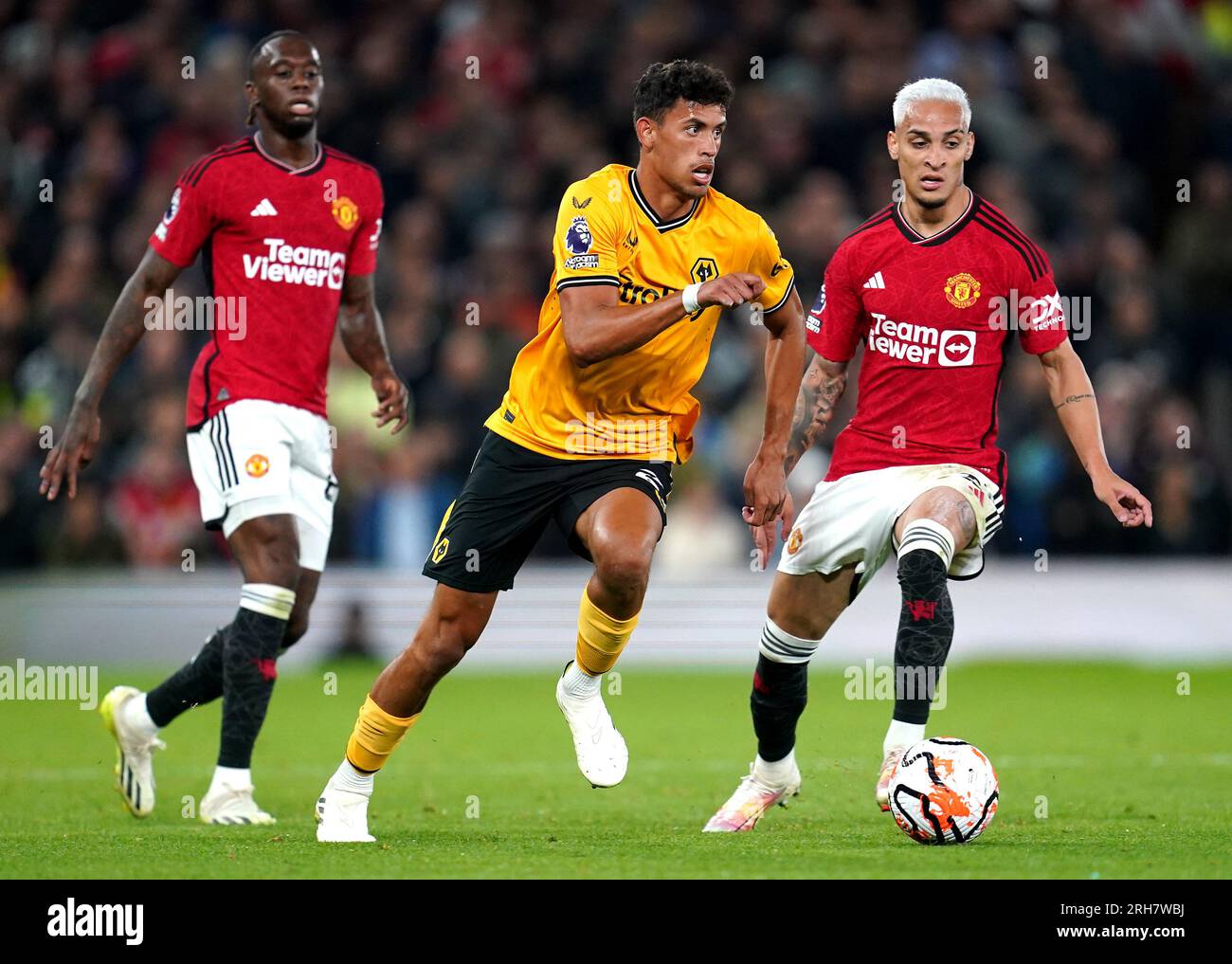 Wolverhampton Wanderers' Matheus Nunes (centre) in action during the ...