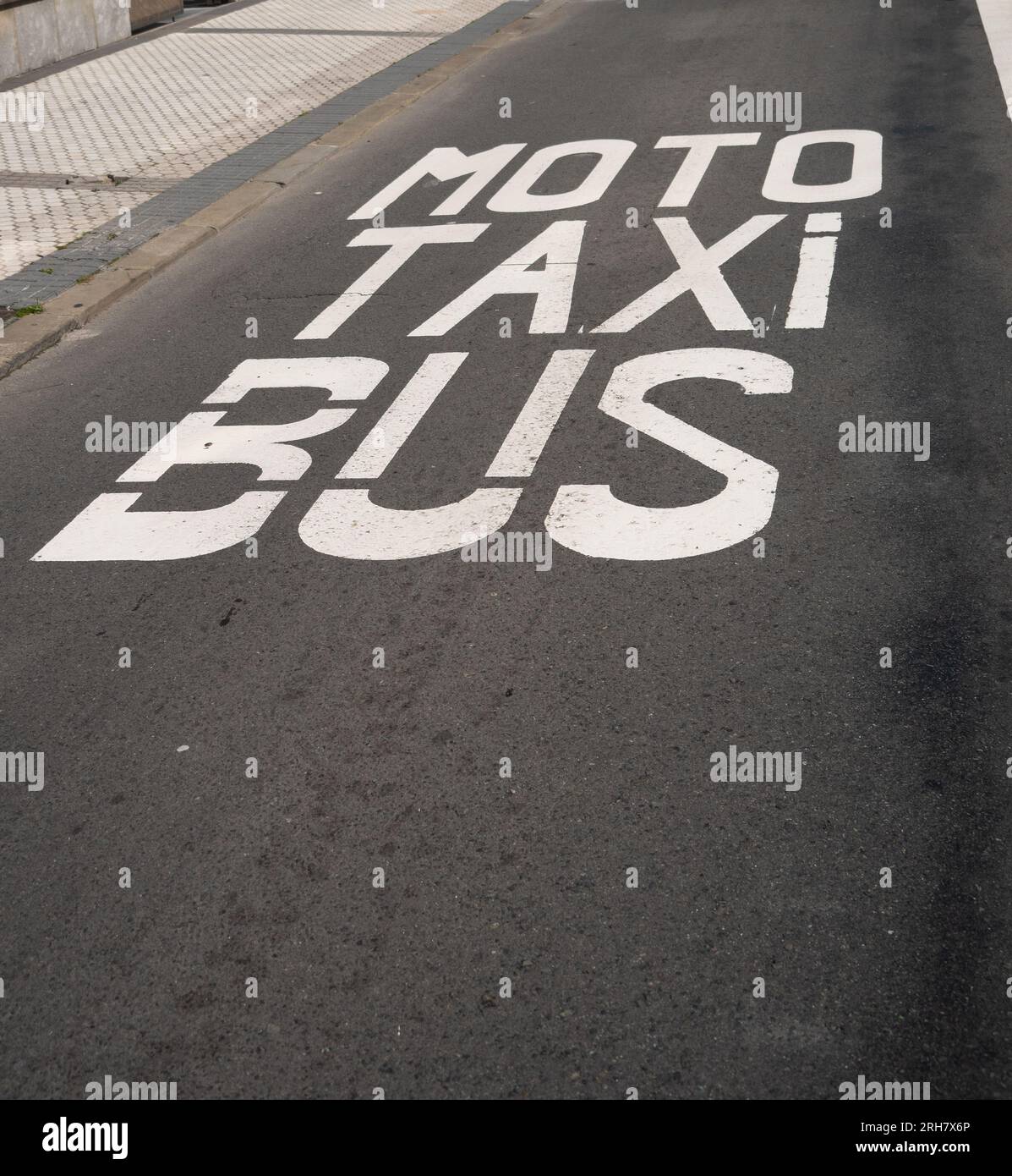 Moto taxi hi-res stock photography and images - Alamy