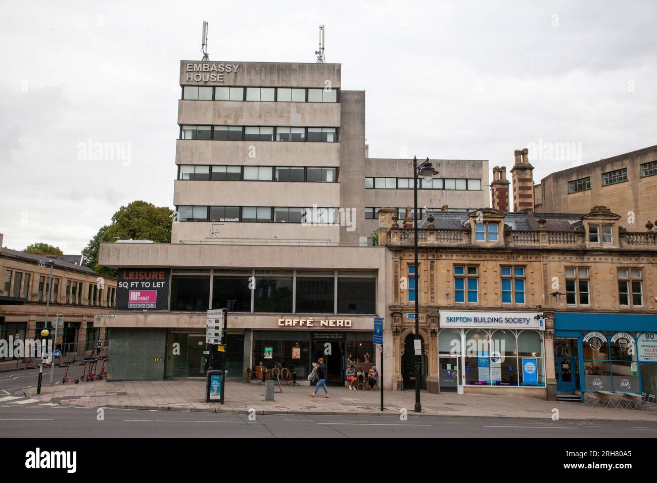 Embassy house hi-res stock photography and images - Alamy