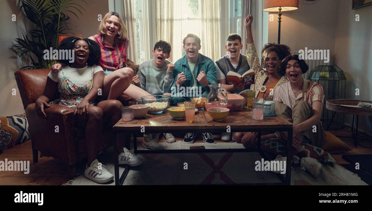 HEARTSTOPPER, from left, Corrina Brown, Kizzy Edgell, Joe Locke, Kit ...