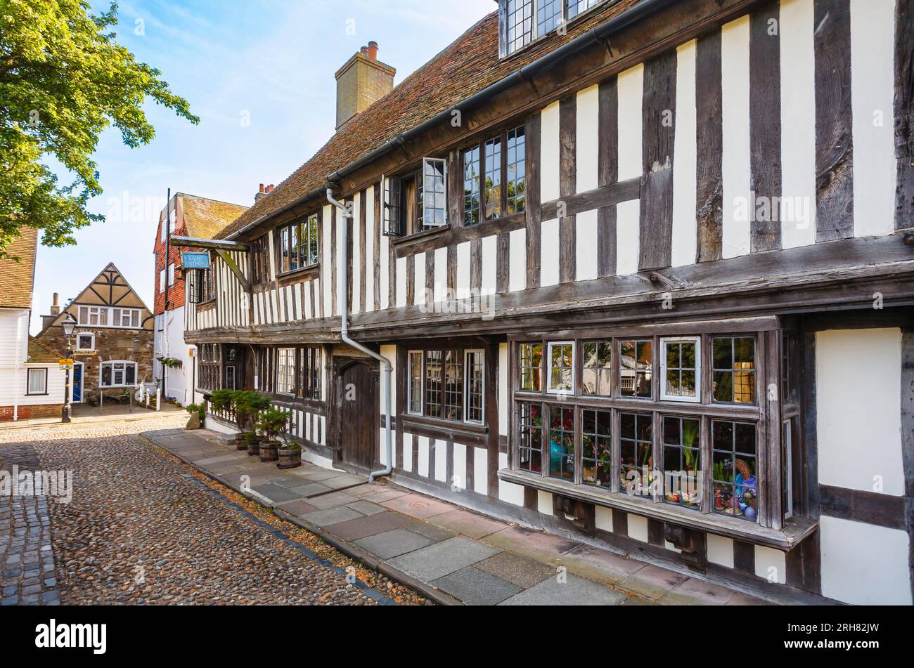 Church square rye houses hi-res stock photography and images - Alamy
