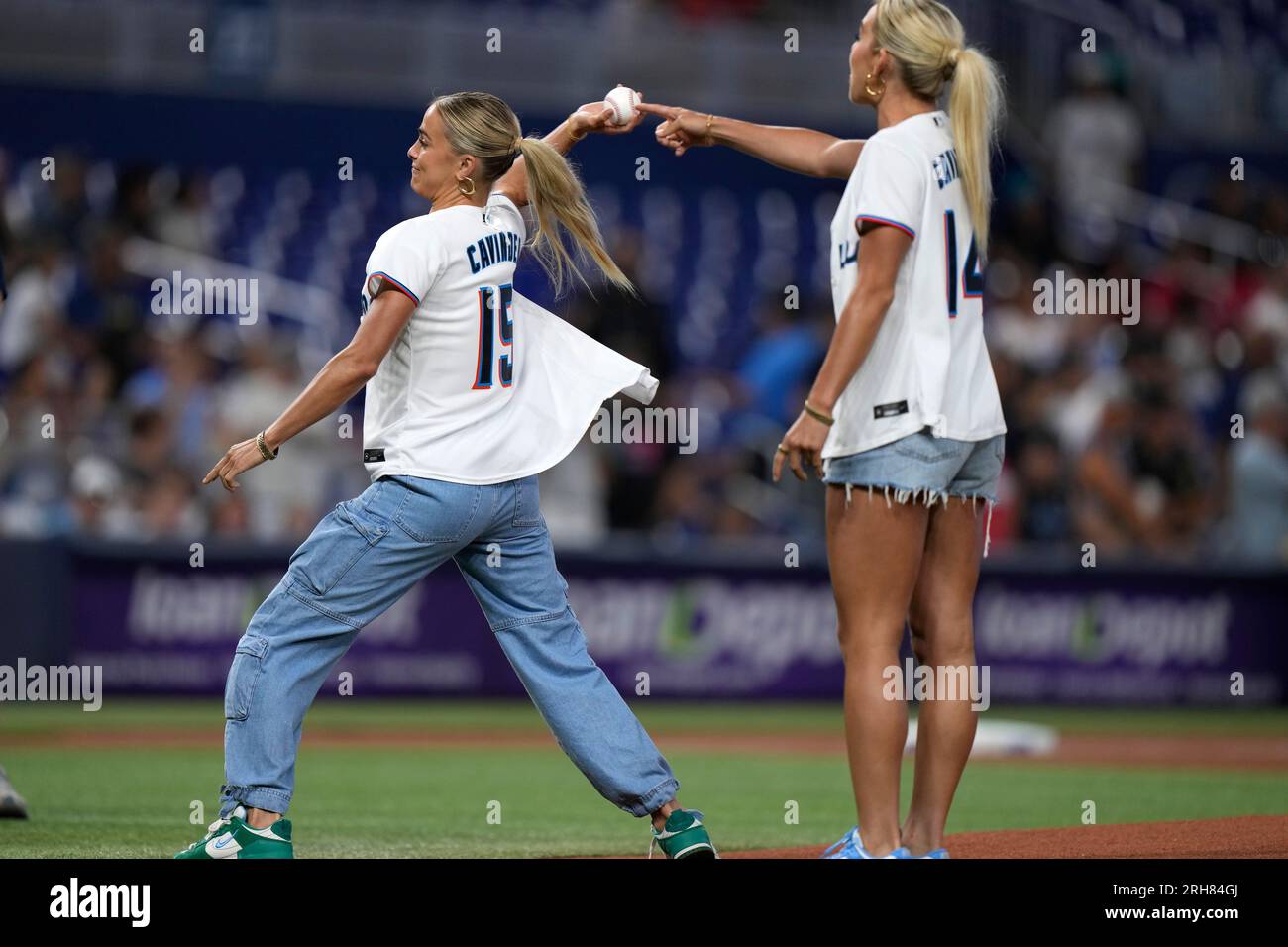 Hanna and Haley Cavinder throw out ceremonial first pitches before the ...