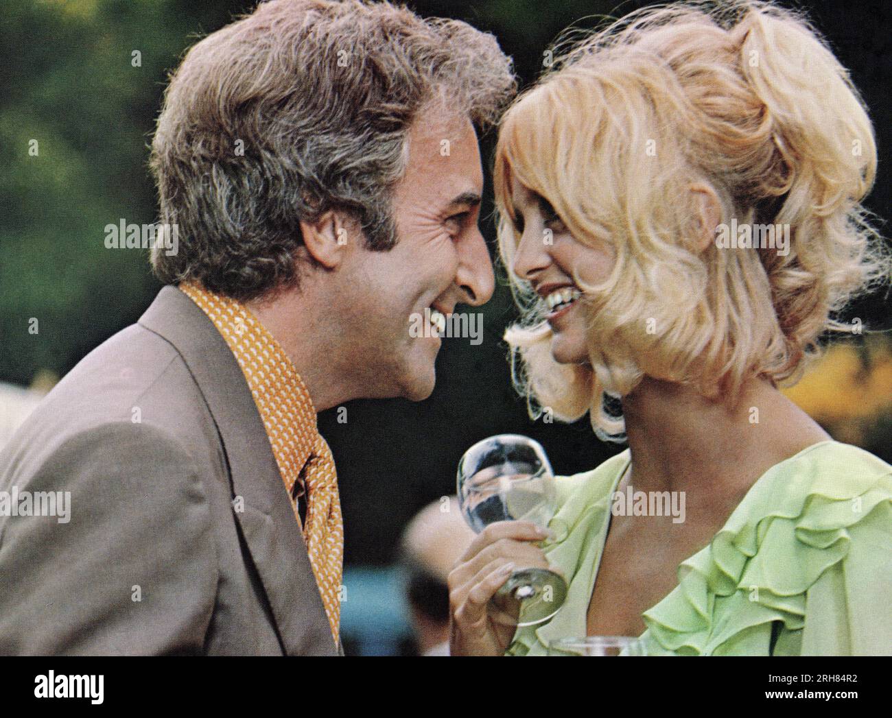 Peter Sellers, Goldie Hawn, on-set of the British Film, "There's A Girl ...
