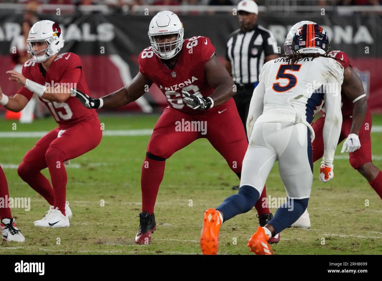 Arizona Cardinals offensive tackle Kelvin Beachum (68) lines up during ...