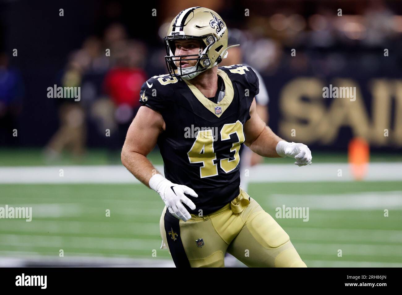 New Orleans Saints linebacker Ryan Connelly runs during the second half ...