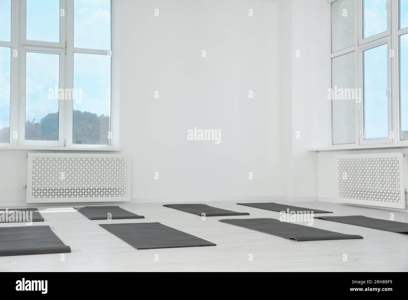 Empty yoga studio mats hi-res stock photography and images - Alamy