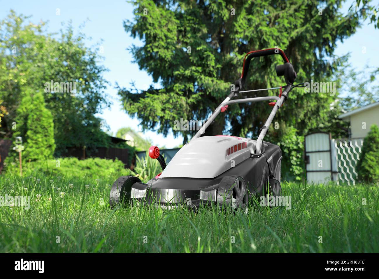 Mow angle view hi-res stock photography and images - Alamy