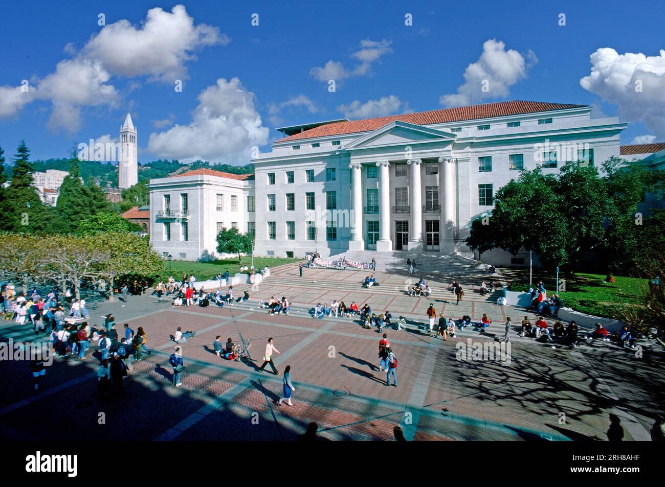 Sproul Plaza and Hall, University of California at Berkeley, California ...