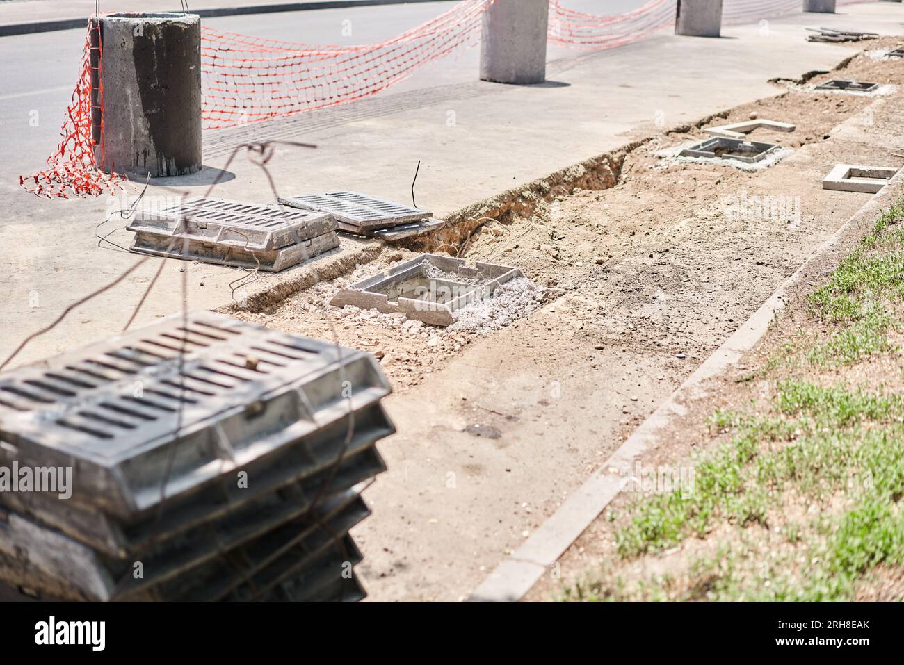 Connecting manhole hi-res stock photography and images - Alamy