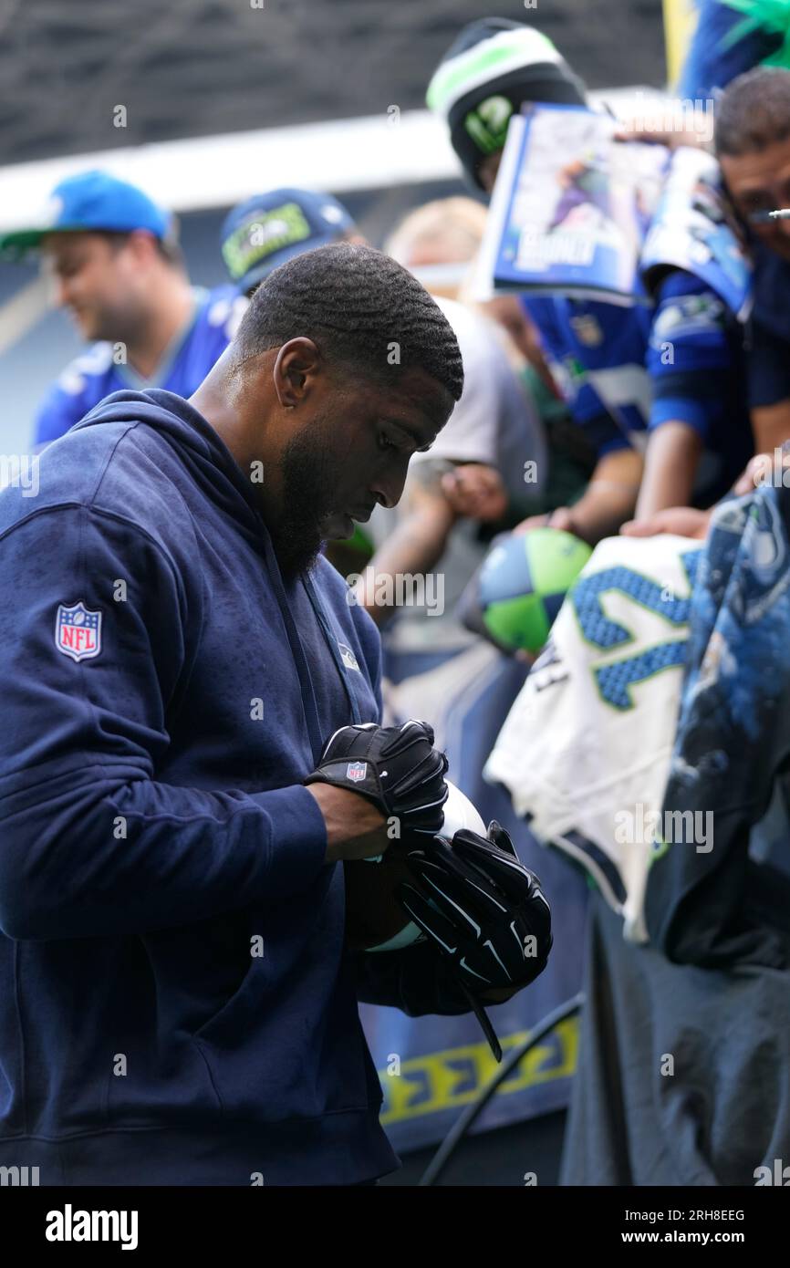 Seattle Seahawks linebacker Bobby Wagner (54) signs autographs before ...