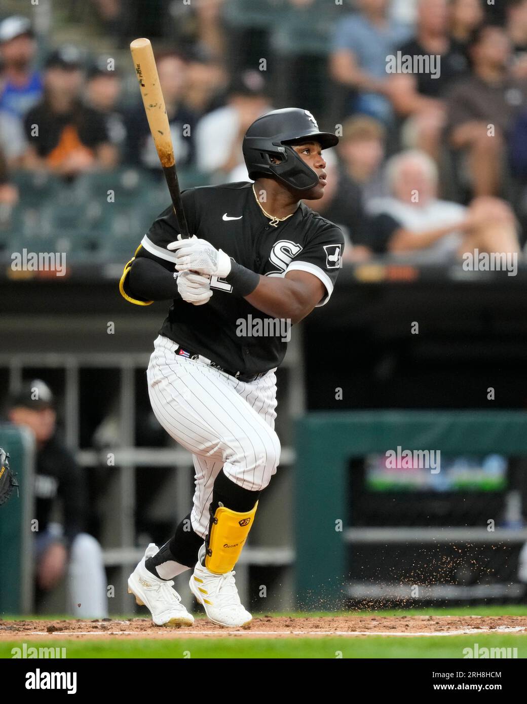 Chicago White Sox's Oscar Colas bats during a baseball game against the ...