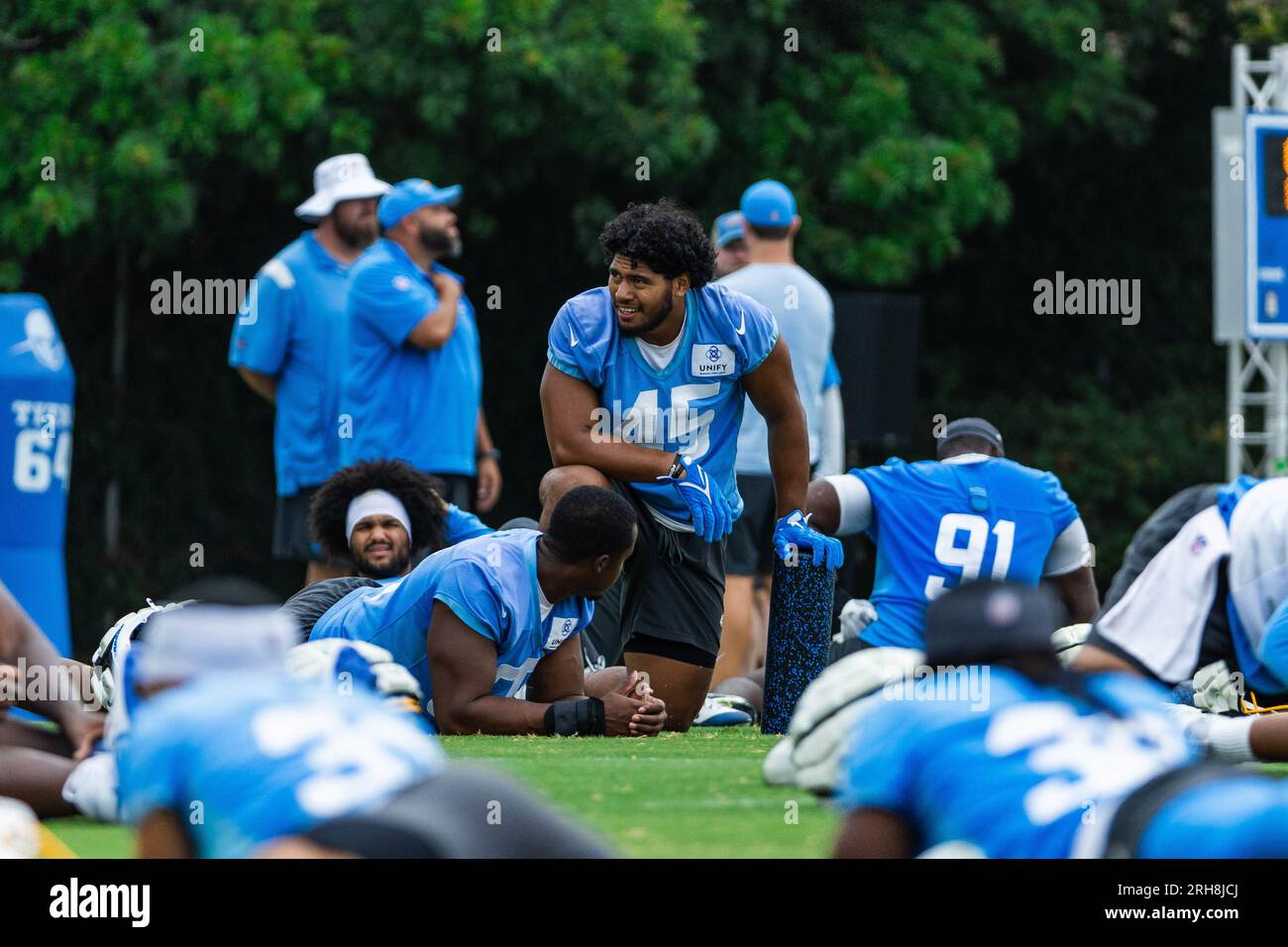 Los Angeles Chargers line backer Tuli Tuipulotu (45) stretches during ...