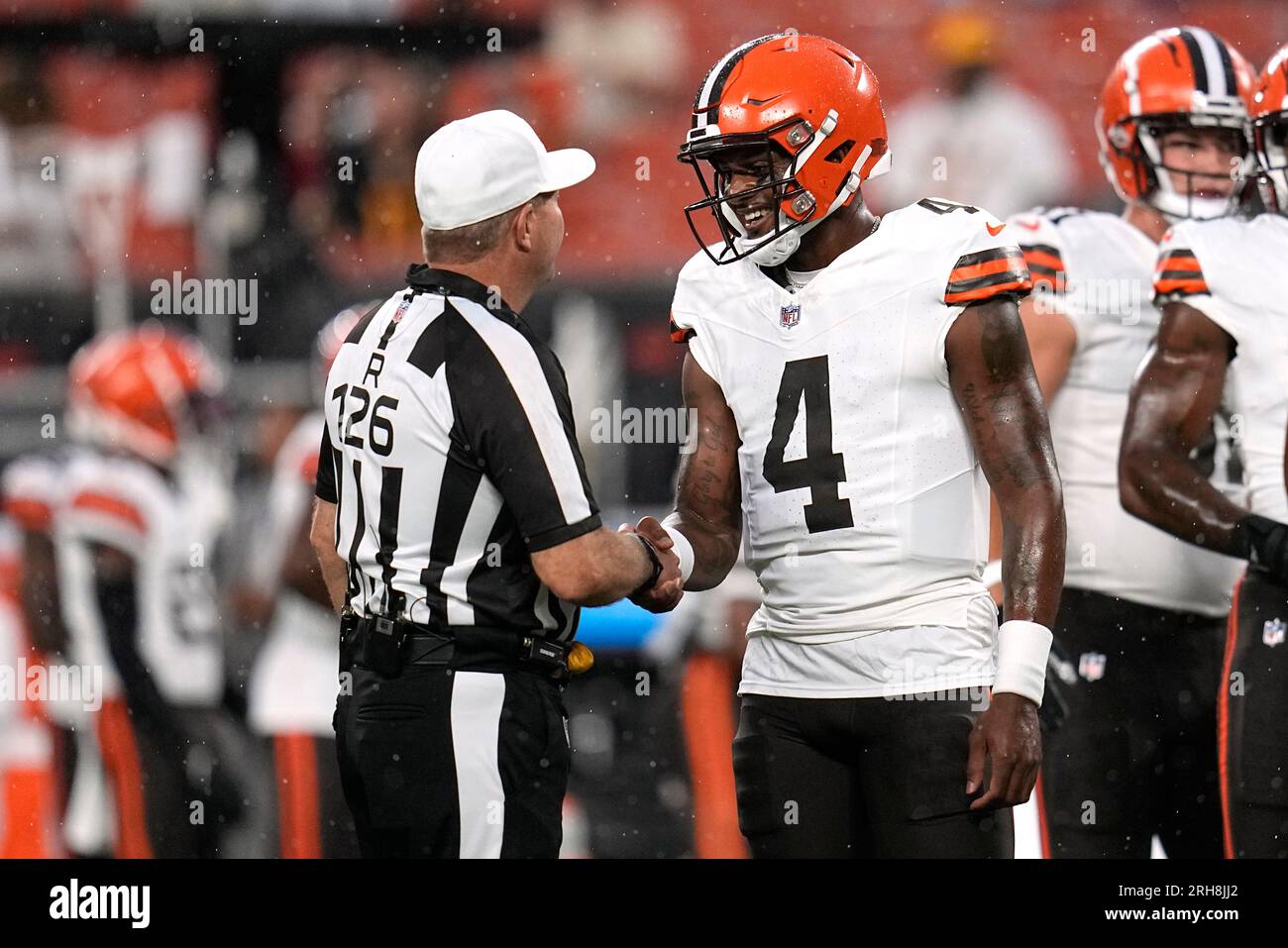 Cleveland Browns quarterback Deshaun Watson (4) shakes hands with ...