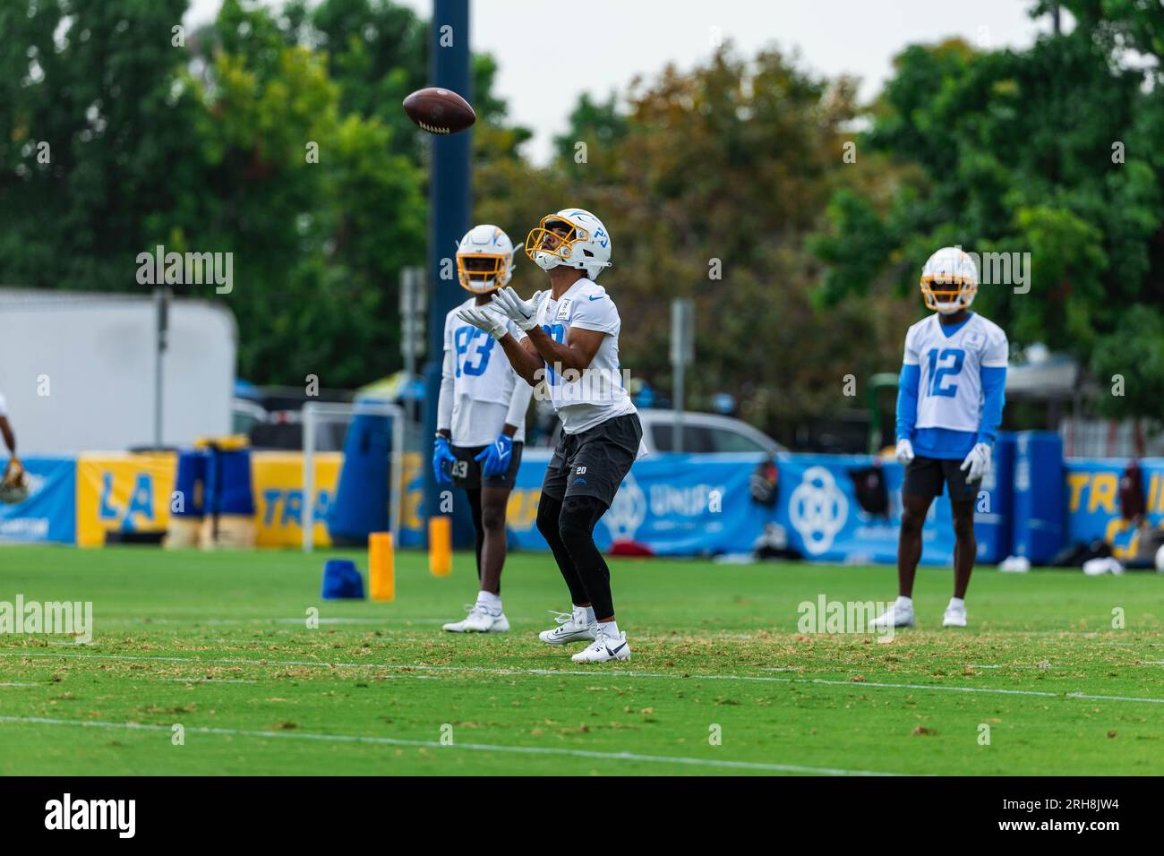 Los Angeles Chargers wide receiver Darrius Shepherd (20) catches the ...
