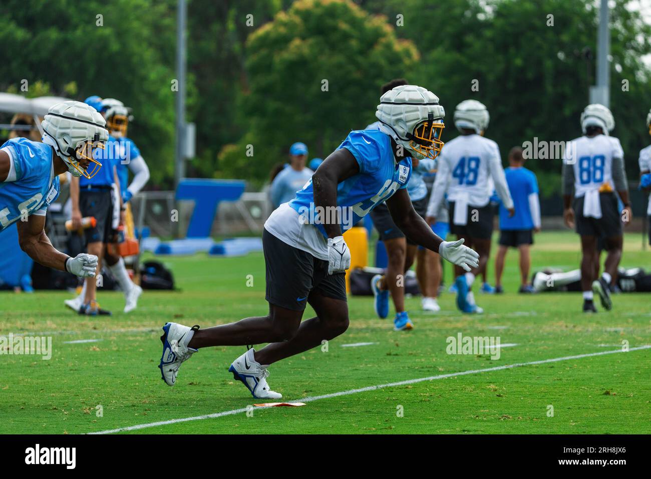 Los Angeles Chargers line backer Bevin Allen (90) runs during training ...
