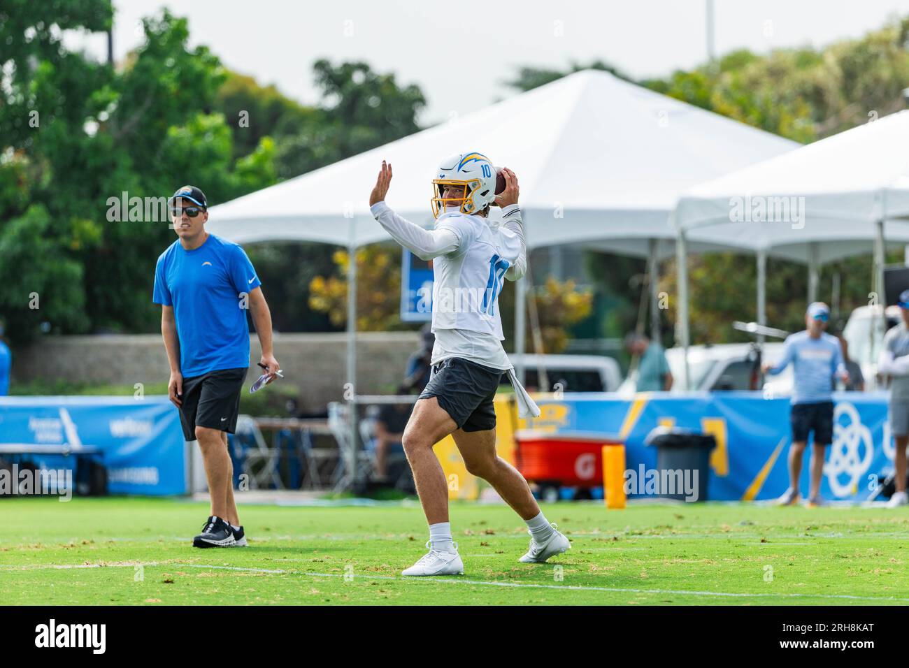 Los Angeles Chargers quarterback Justin Herbert (10) throws the ball ...