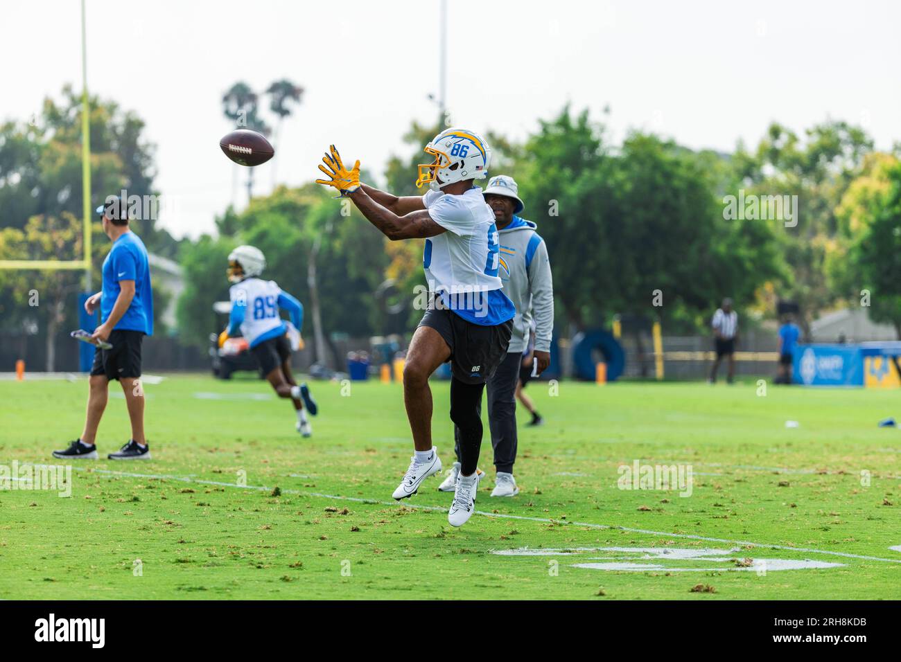 Los Angeles Chargers wide receiver Keenan Doss (86) catches the ball ...