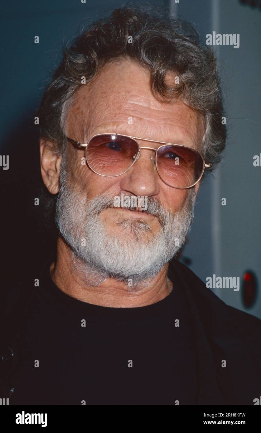 Kris Kristofferson attends the premiere of "Planet of the Apes" at The ...