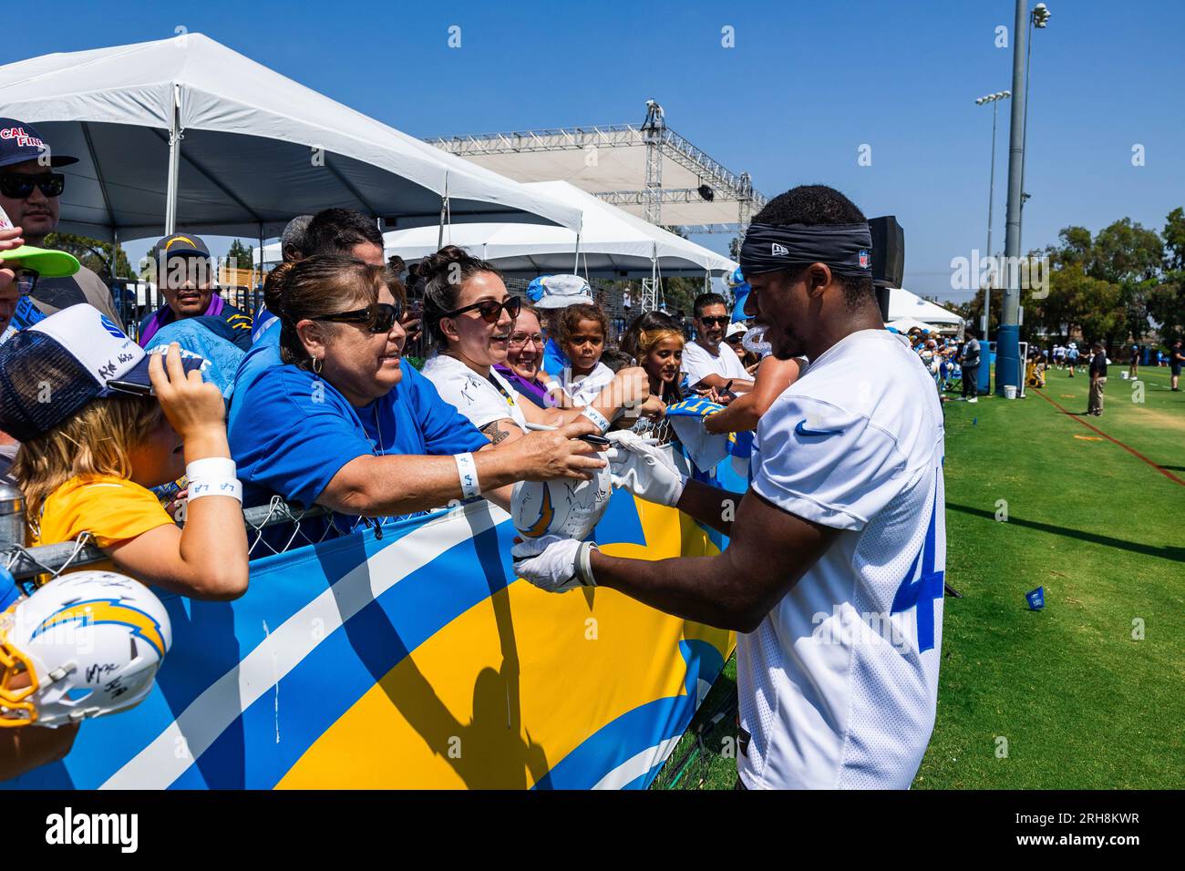 Los Angeles Chargers running back Elijah Dotson (42) give autographs to ...
