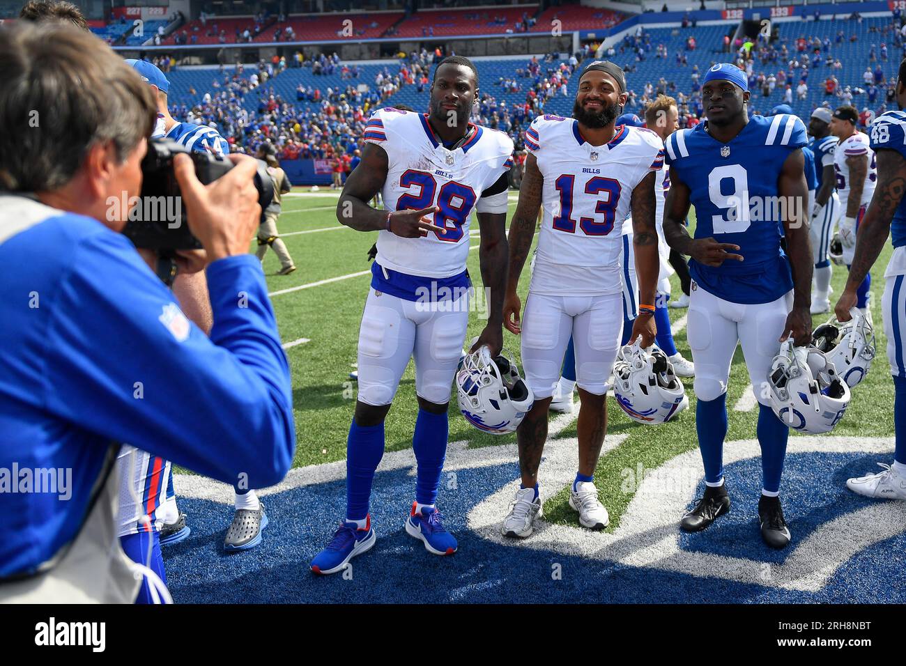 Buffalo Bills running back Latavius Murray (28) and wide receiver Gabe ...