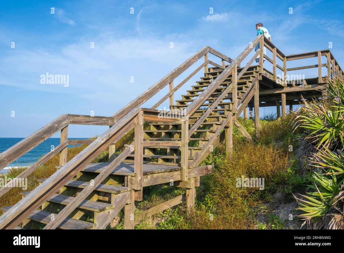 Beach boardwalk observation deck hi-res stock photography and images ...