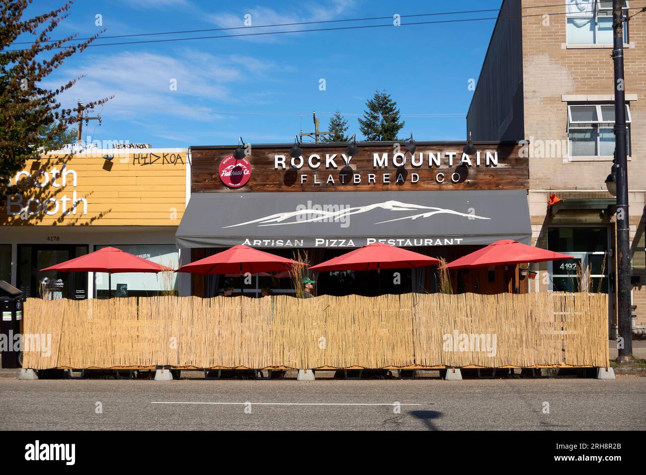 Rocky mountain flatbread pizza restaurant hi-res stock photography and ...