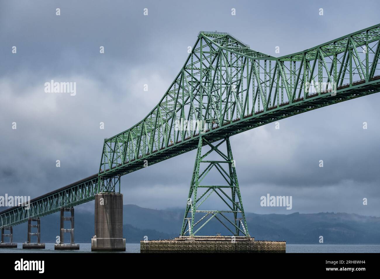 Bridge in Astoria Oregon, crosses over the Columbia River into ...