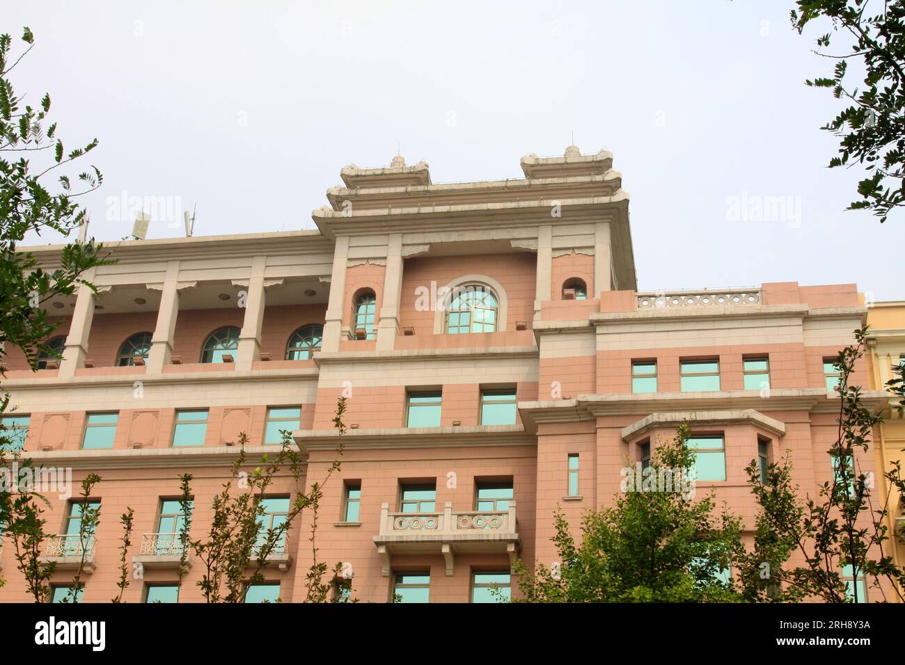 Buildings grand appearance hi-res stock photography and images - Alamy