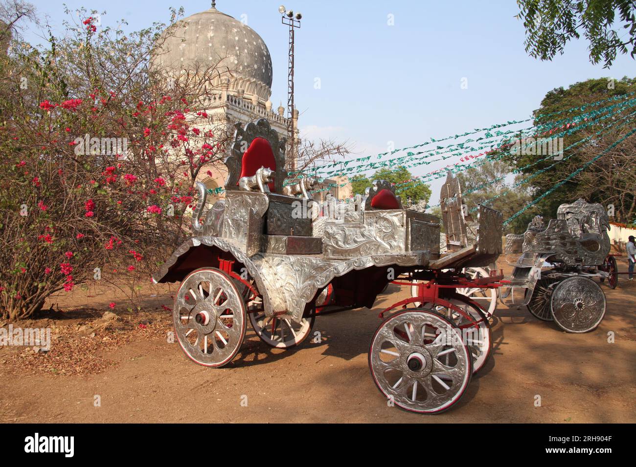 Bull cart at rural house Stock Photo - Alamy