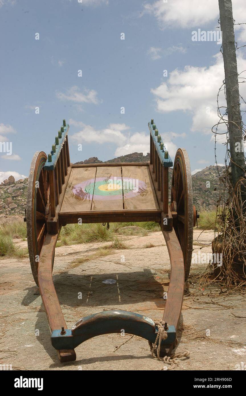 Bull cart at rural house India Stock Photo - Alamy