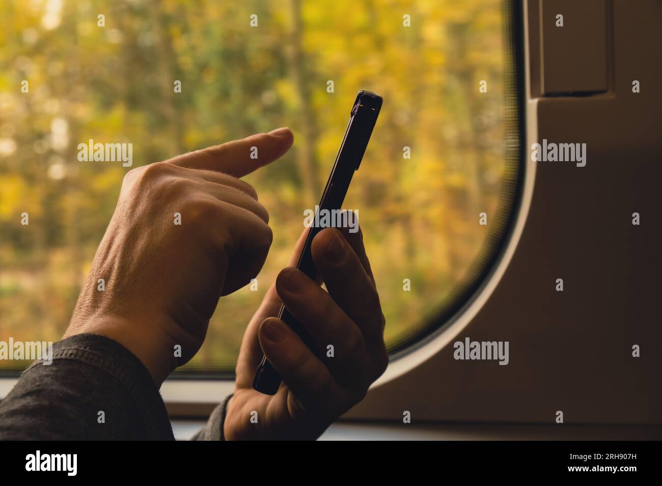 Tapping womans hand scrolling hi-res stock photography and images - Alamy